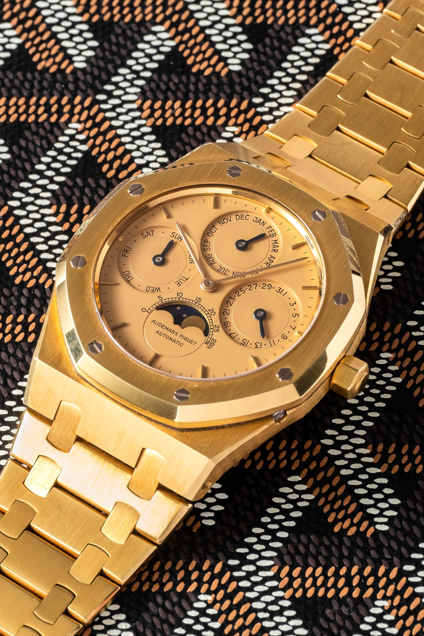 The 18k yellow gold Royal Oak Perpetual Calendar ref. 25654BA – Corrado ...